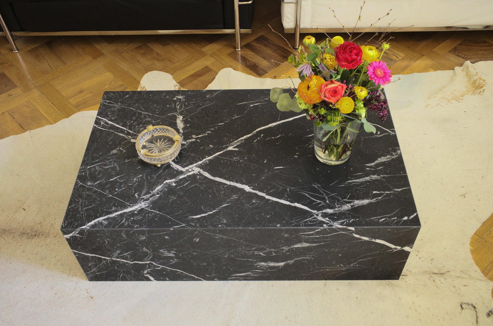 Nero Marquina marble block table Black with an elegant touch